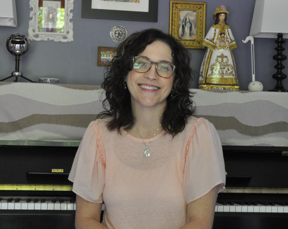 Grammy-nominated musician Sarah Hart releases new Marian hymn ...