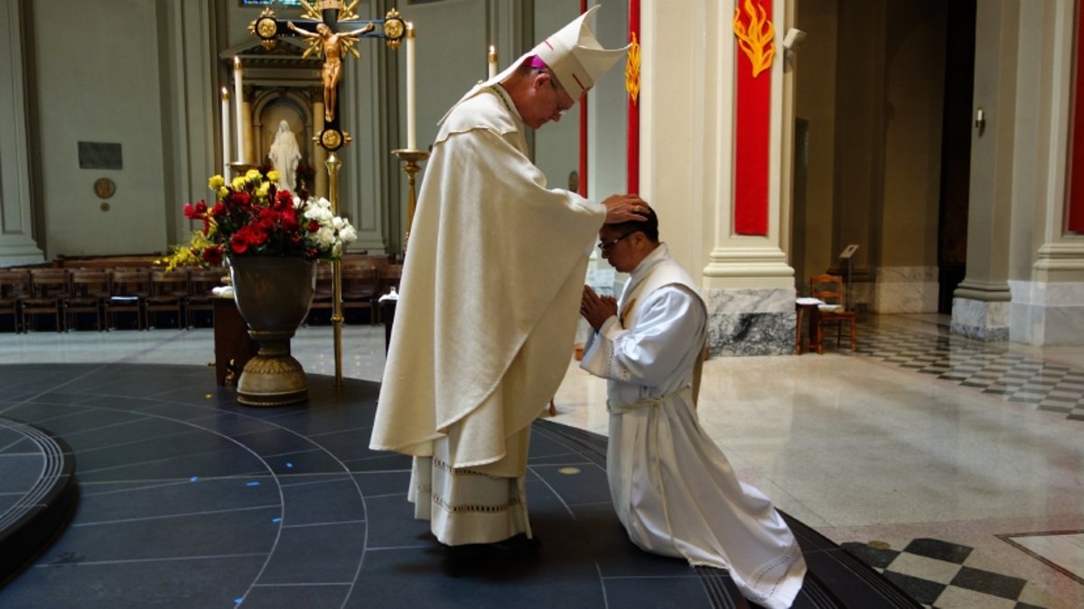 Hundreds celebrate the ordination of Father Thomas Tran via livestream ...
